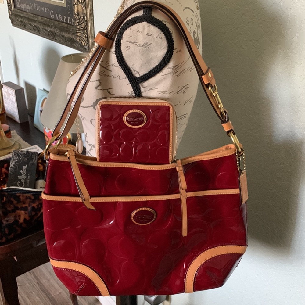 Coach Embossed Patent Leather Purse And Wallet!!! - Gem